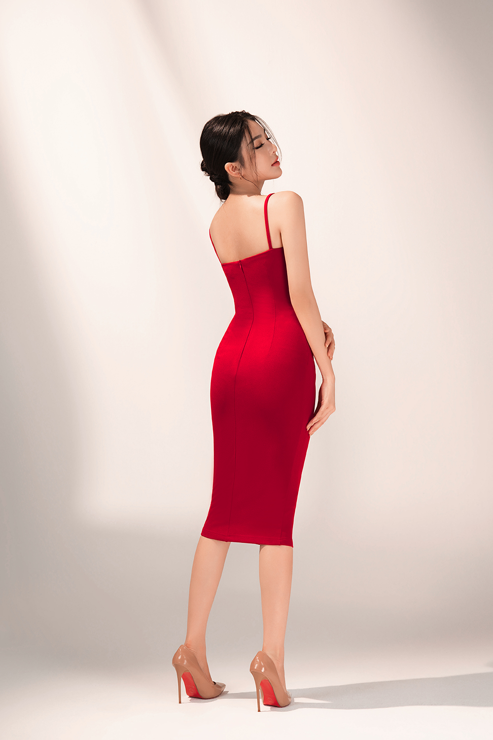 Clea Spaghetti Padded Ruched Knee Length Dress in True Red | Chello