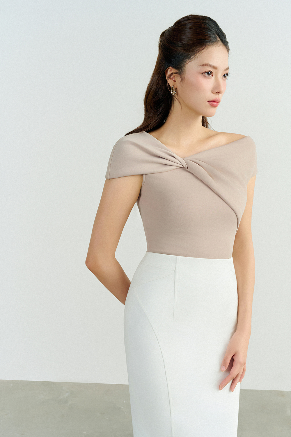 Jaide Tailored Pencil Skirt in Iconic White | Chello