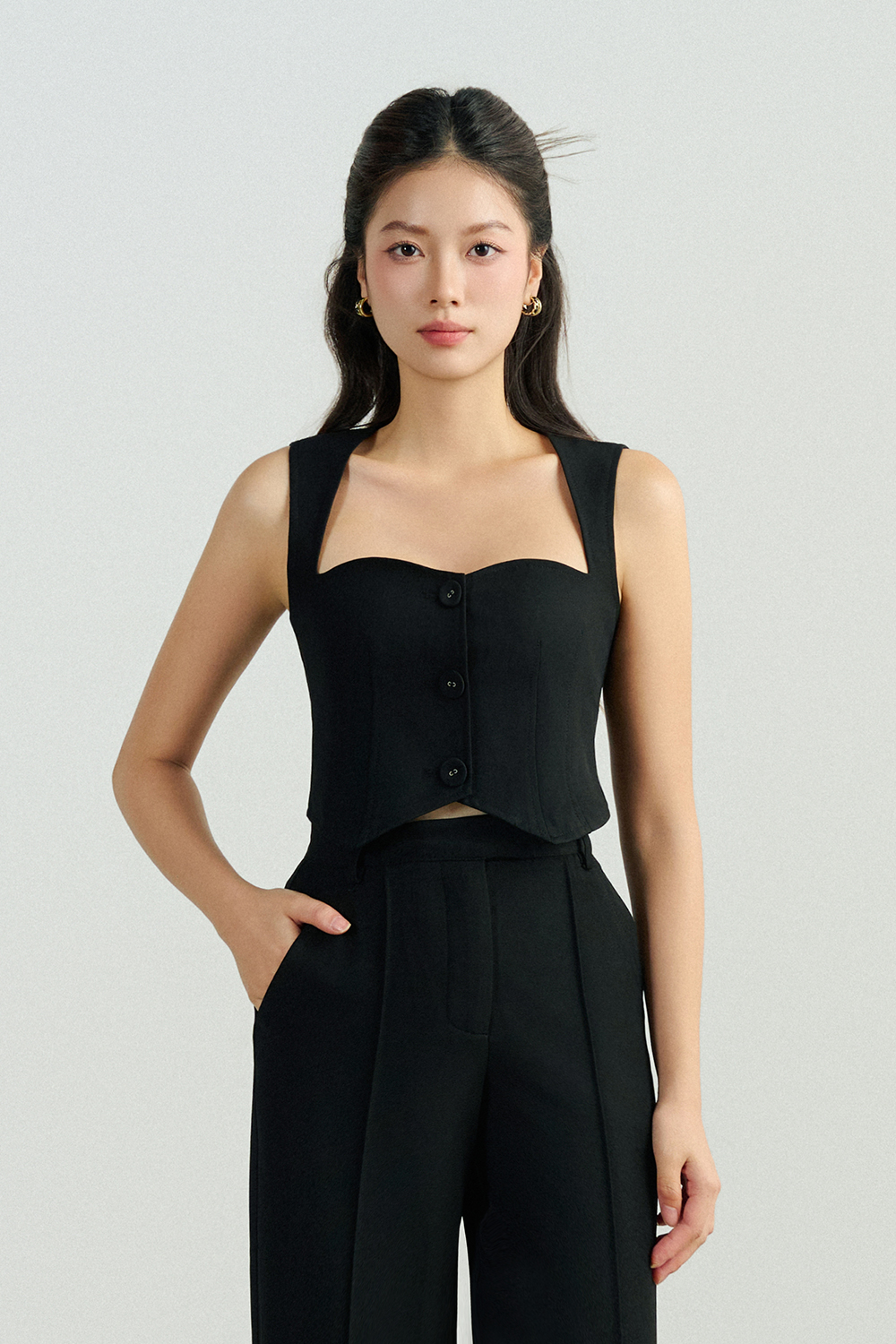 Vianne Vest Cropped Top in Classic Black | Chello