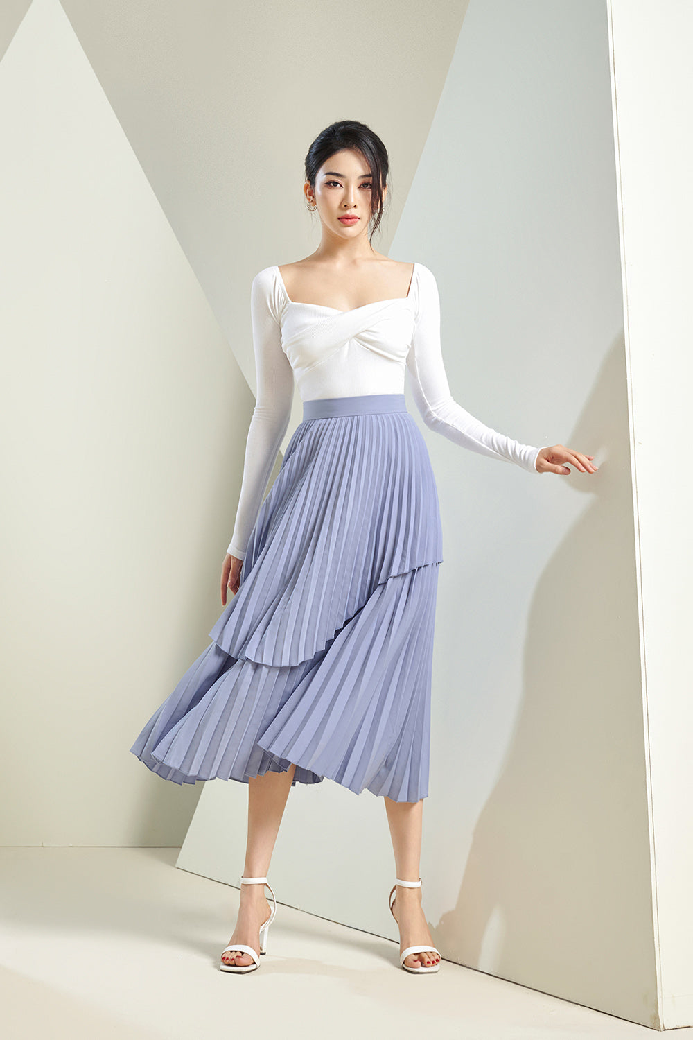 Eliseé Twist Front Ribbed Cropped Top in Iconic White | Chello