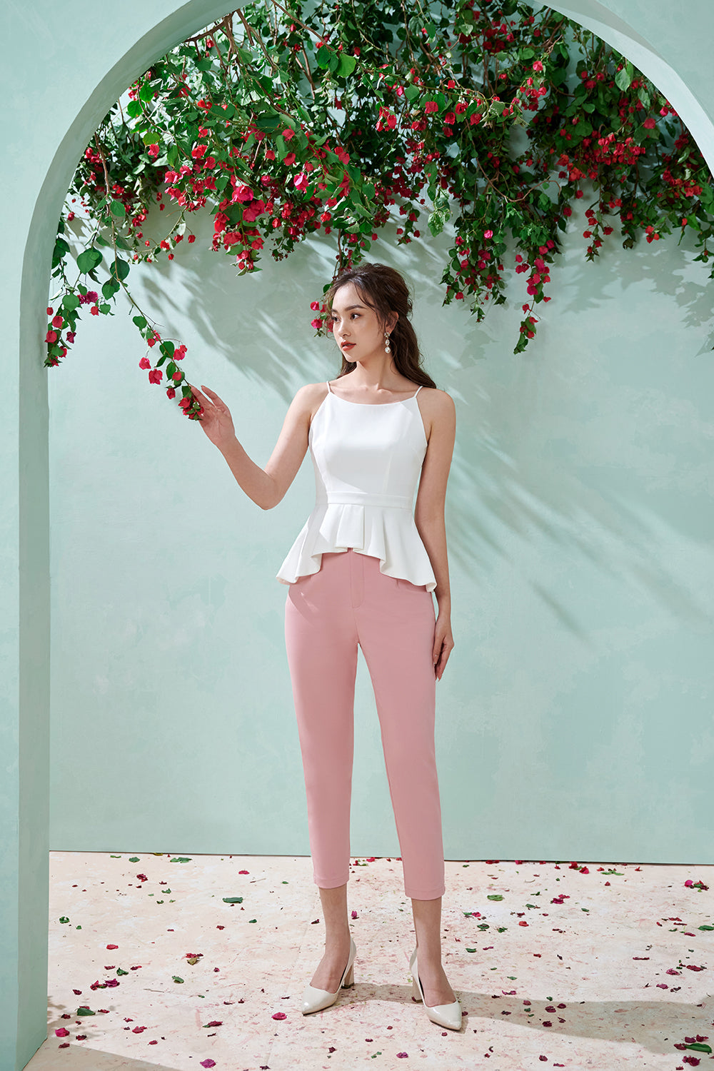 Kaie Slim Fit Tapered Pants in Dusty Rose | Chello