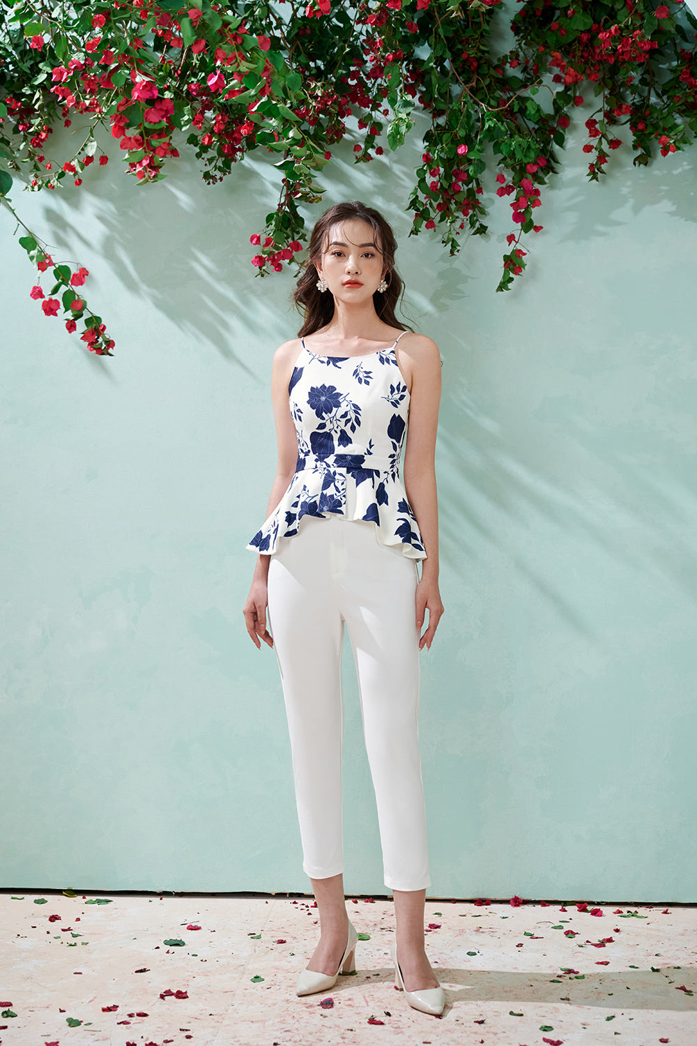 Kaie Slim Fit Tapered Pants in Iconic White | Chello