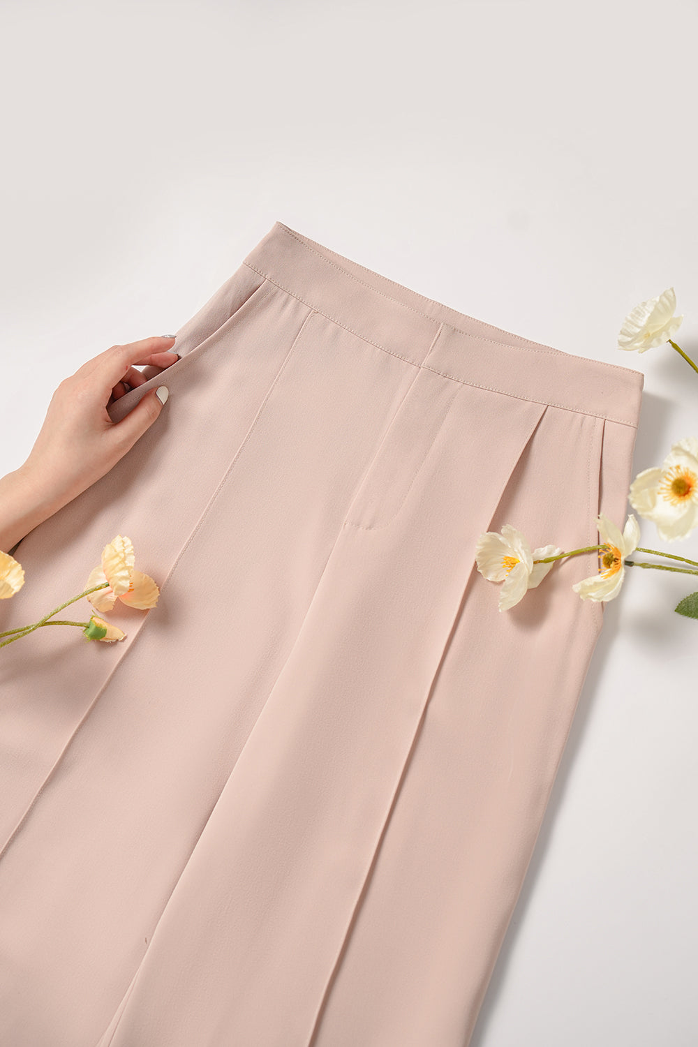 Millicent Straight Leg Pant in Iconic White (2023) | Chello